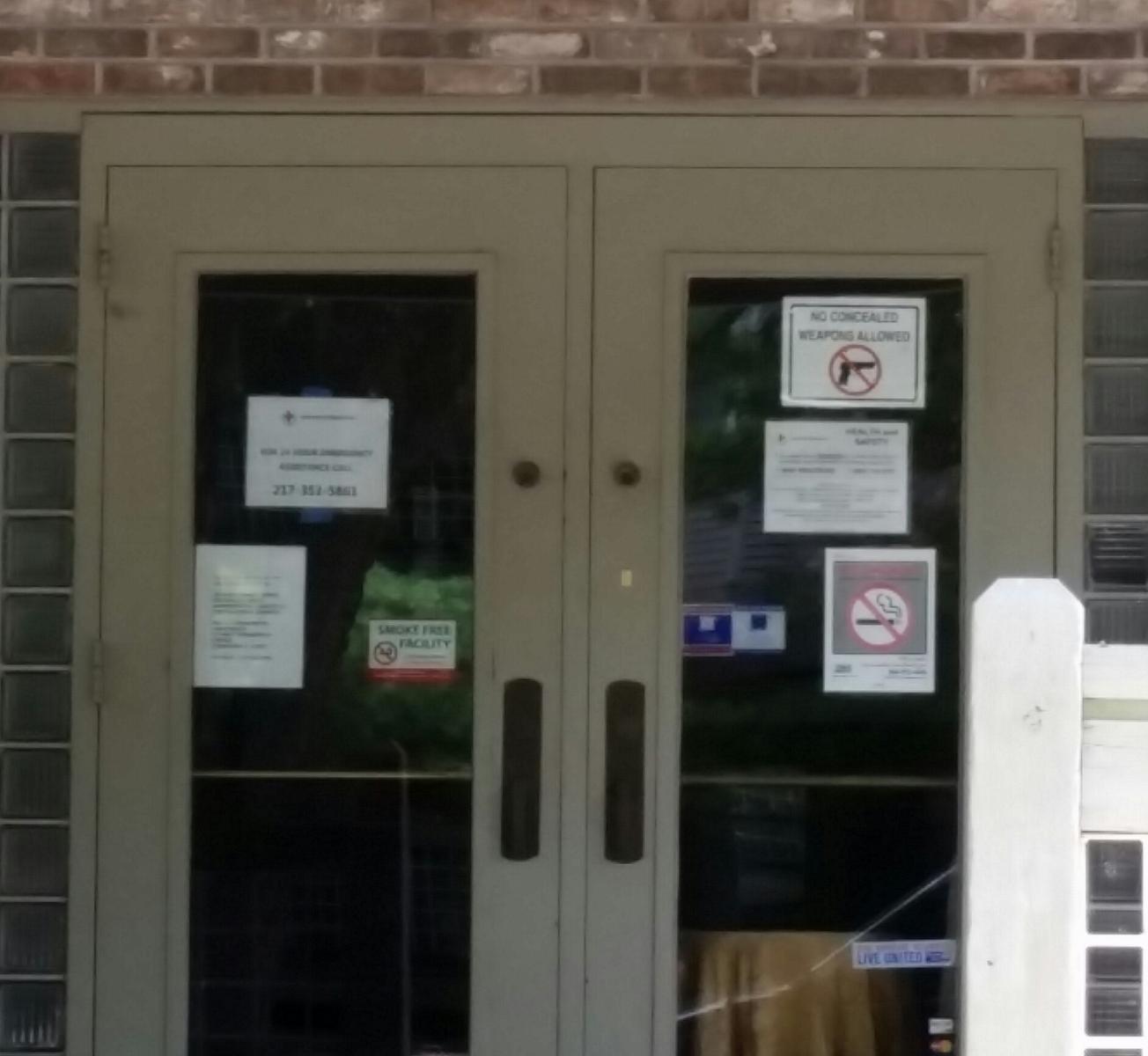 POST PHOTOS OF INVALID NO CONCEALED CARRY SIGNS - Page 4 - Illinois ...